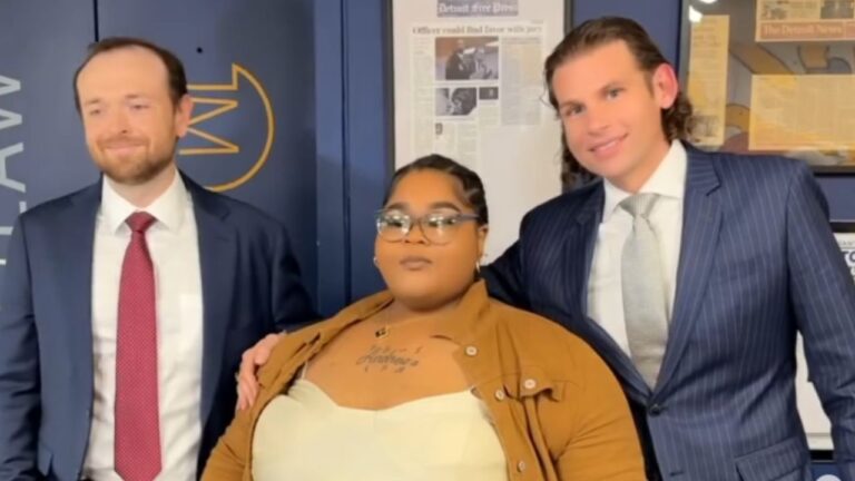 Plus-size rapper klaagt Lyft aan nadat een chauffeur zei dat ze niet in ...