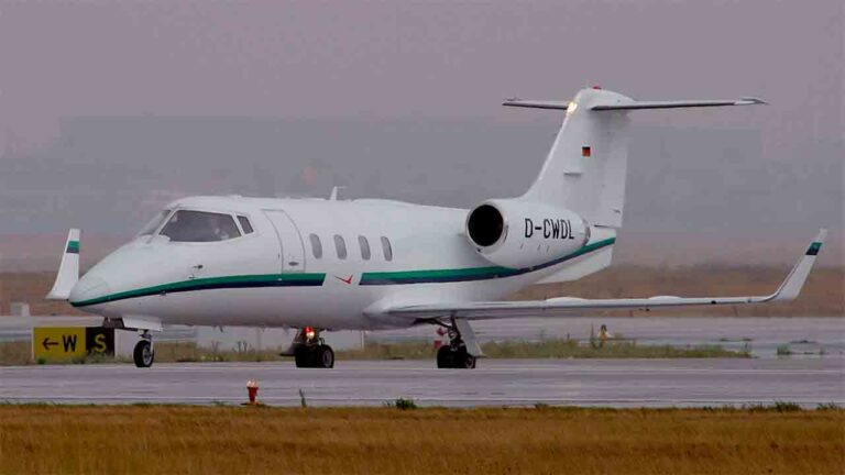 Six people die after medical transport plane crash in the United States ...