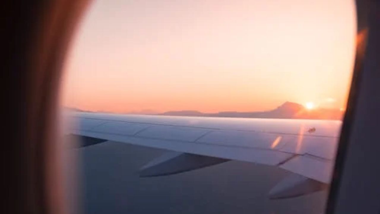 Delta Air Lines and United Airlines sued for selling window seats ...