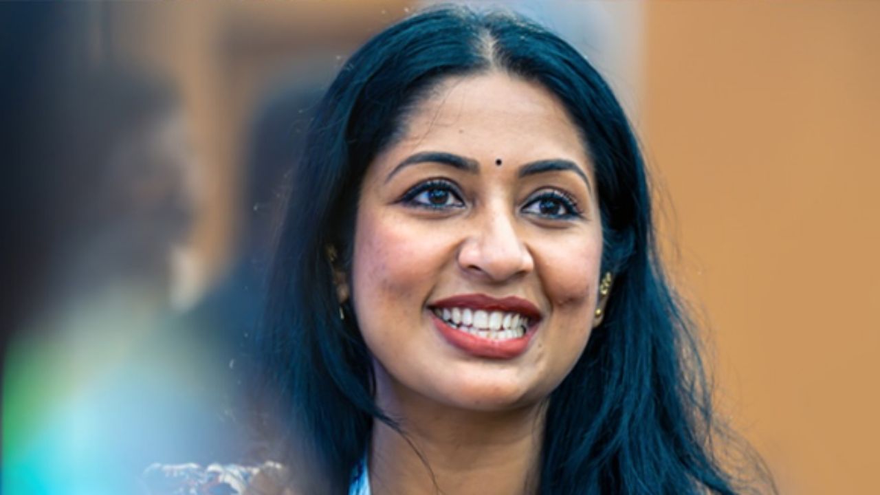 Navya Nair multada con 2.000 dólares por llevar un accesorio en un vuelo a Australia - Trânsito ...