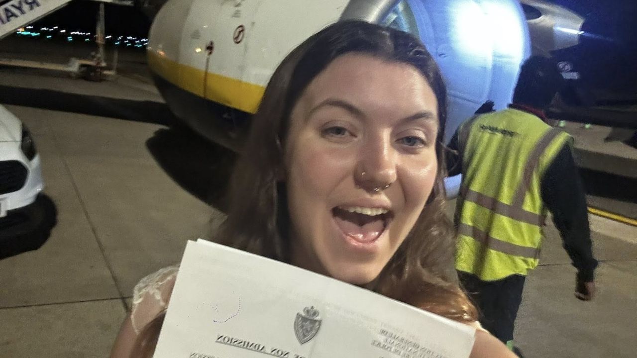 Een toerist wordt gedeporteerd aan het begin van haar vakantie nadat ze ...